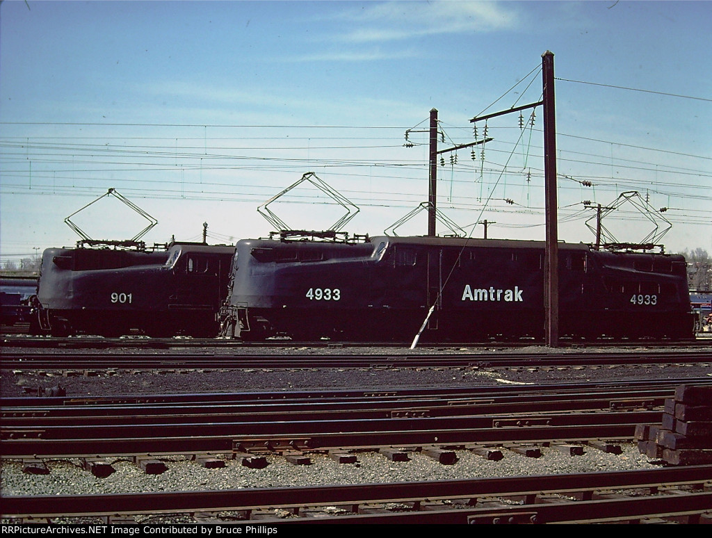 Amtrak GG1's 901 and 4933 at Ivy City - April 1978